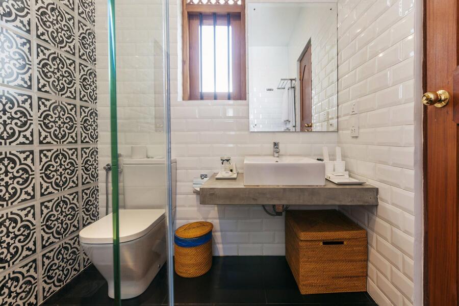 Toilet Tile Design Ideas - Transform Your Bathroom Space