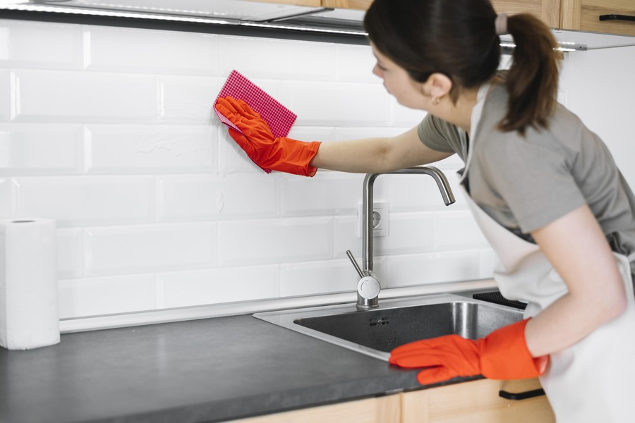 How to Clean Kitchen Tiles: Easy Steps to Tackle Grease and Stains